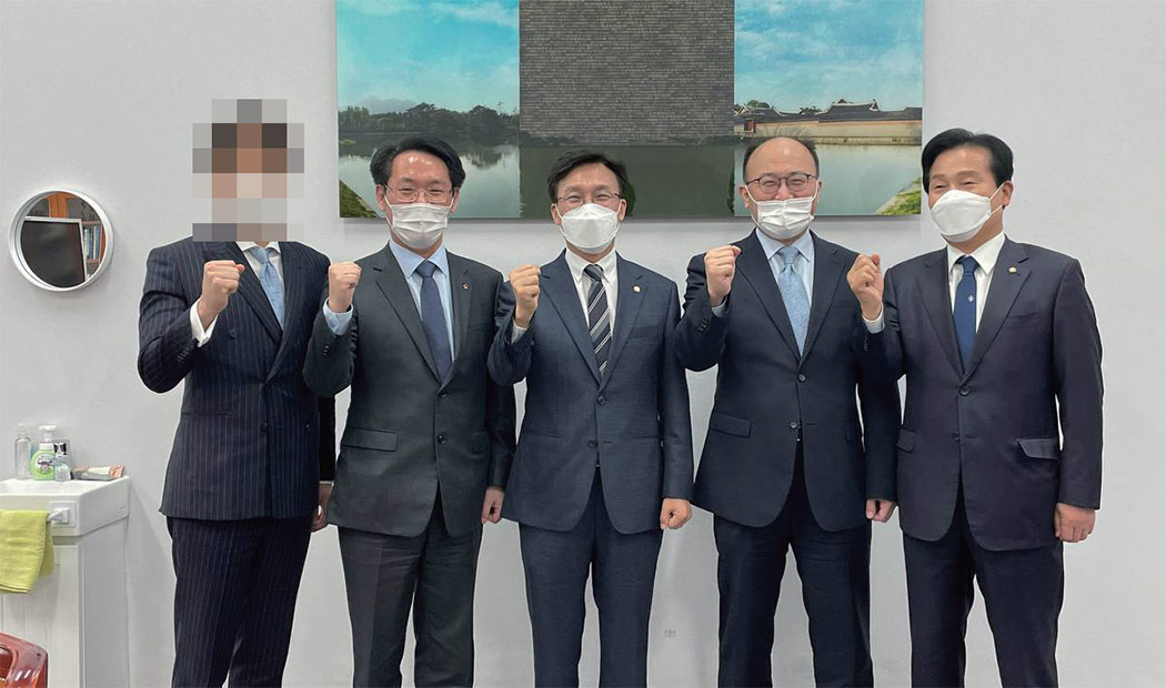 [단독취재] 200억원대 사기대출 ‘광덕안정 스캔들’ 여의도로 불길 번지나